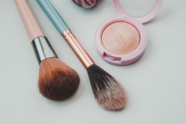 Your Expert Guide to Building the Ultimate Makeup Kit – Reanapk